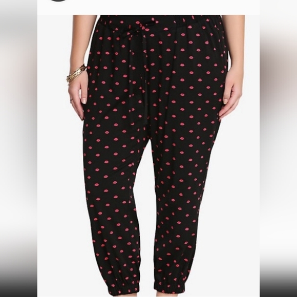 torrid | Pants & Jumpsuits | Torrid Black Red Lip Kiss Drawstring Pants ...
